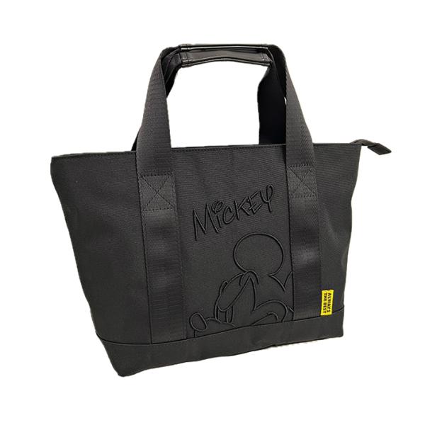 ブラックディズニーをテーマにした限定デザインのゴルフアイテムが登場！オールドミッキーのデザインがおしゃれなラウンドバッグです♪ミッキーの3D刺繍付でかわいい♪ポケットが内外に5ヶ所付きで荷物の整理に便利◎ペットボトル用の保冷ポケット付き◎【...