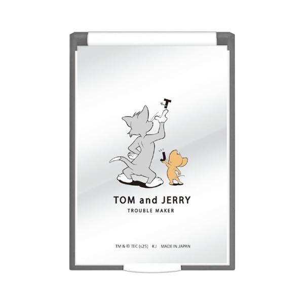 トムとジェリーのイラストがかわいいコンパクトサイズのミラーです。ポーチや小さなバッグに入れて持ち運びやすくなっています◎【仕様】本体サイズ：約W57×H83×D6mmパッケージサイズ：約W65×H115×D6mm材質：PS・ガラス日本製キャ...