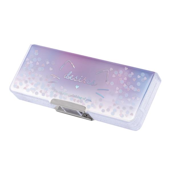 表面に封入されたキラキラパーツが動くかわいい筆箱が登場！両面開きで鉛筆6本とお名前ペンが収納できる大容量のタイプ！コンパクトタイプなのでランドセルに入れやすい♪取り外し可能な鉛筆削りと時間割表シール付き◎【仕様】本体サイズ：約W85×H22...