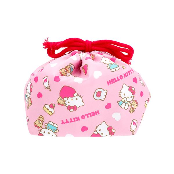 お弁当箱やおしぼり、カトラリーセットを入れるのに最適なマチ付きランチ巾着です！たっぷり12cmのマチなのでお弁当箱も安定して入れられます♪中生地にアルミシートを使用しているので、保温・保冷効果もあります◎同じデザインで統一して揃えるのもおす...