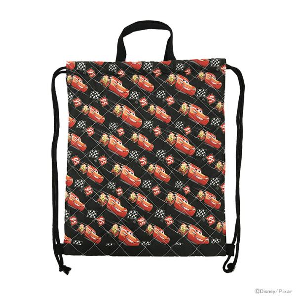 入園・入学準備におすすめ！カーズのキルトナップサックが登場。体操服入れなど様々なシーンで活躍しそうです。【仕様】サイズ：約320×390mm素材：ポリエステル100％入園　入学　準備　入学祝い　ギフト　プレゼント　かっこいい　体操服入れ　巾...