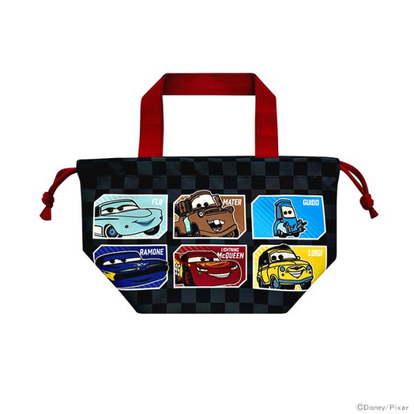 カーズのマチ付き巾着が登場！お弁当箱を入れるのにぴったりです◎持ち手付きで持ち運びに便利◎入学や新年度の準備にピッタリです♪【仕様】本体サイズ：約W270×H160×D120mm材質：ポリエステル巾着袋　ランチバッグ　きんちゃく　キンチャク...