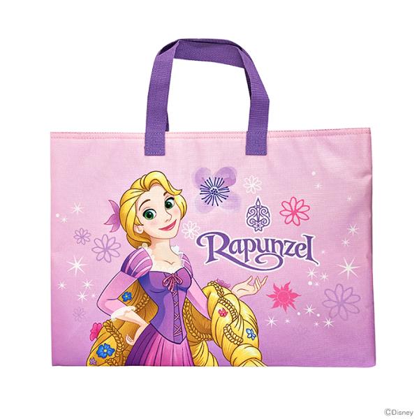 ディズニープリンセスのチャームバッグが登場！お道具箱や学習教材などの大きめの物を入れて持ち運ぶのに便利◎レッスンバッグとしても使えます◎入学や新年度の準備にピッタリです♪【仕様】本体サイズ：約W410×H300mm材質：ポリエステルプリンセ...