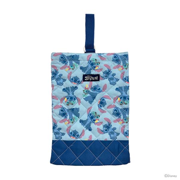 リロアンドスティッチのシューズバッグです。キルト仕様で使いやすい♪上履きや靴をすぐに出し入れできて便利◎内側に名前を書けるネームタグ付き【仕様】本体サイズ：約H210×W300mm材質：ポリエステルキルティングタイプネームタグ付きシューズ　...