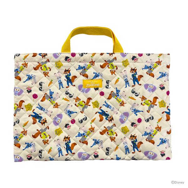 ズートピアのキルトチャームバッグです。キルト仕様で使いやすい！お道具箱や学習教材などの大きめの物を入れて持ち運ぶのに便利♪内側には便利なネームタグ付き◎【仕様】本体サイズ：約W410×H300mm材質：ポリエステルネームタグ付き鞄　手提げ　...