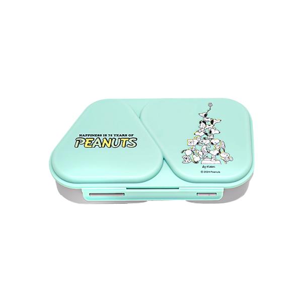 ピーナッツ・誕生75周年記念グッズが登場♪おかずも入る携帯おにぎりケースです。簡単・時短におにぎりが作れる押し型付き◎【仕様】サイズ：約W180×H52×D99mm容量：465ml（△215ml、〇250ml）日本製【品質表示（耐熱温度）】...