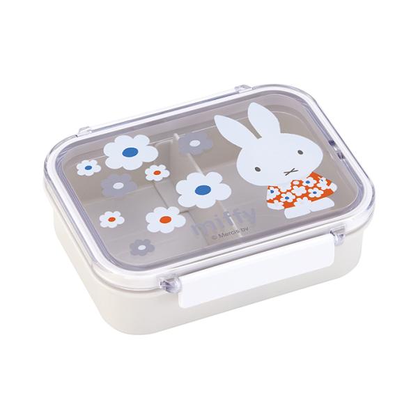 中身が見える透明フタのお弁当箱です。取り外しができる仕切り付きで便利＆洗いやすい♪食洗器対応＆電子レンジ使用もOK！ミッフィーのモノトーンシリーズで、おとな可愛いデザインです♪【仕様】サイズ：約W145×H120×D47mm容量：430ml...
