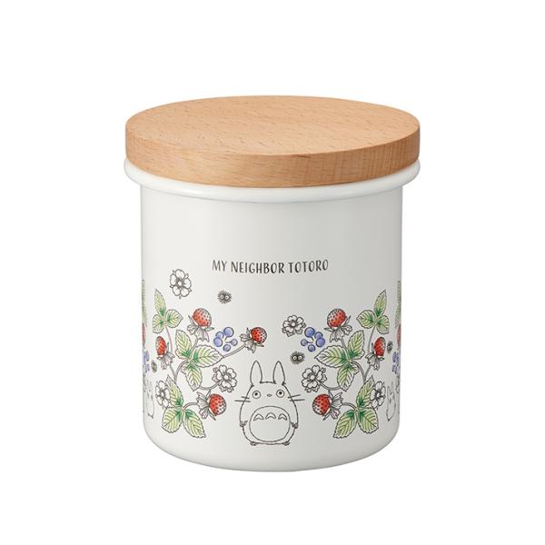 味や香りを変えにくいホーロー製のキャニスター。トトロのイラストがおしゃれにキッチンを彩ってくれます。木蓋はパッキン付きで、調味料やスパイス、おやつを素敵にしまえます♪小物入れとして使っても◎【仕様】サイズ：約φ110×H120mm容量：約7...