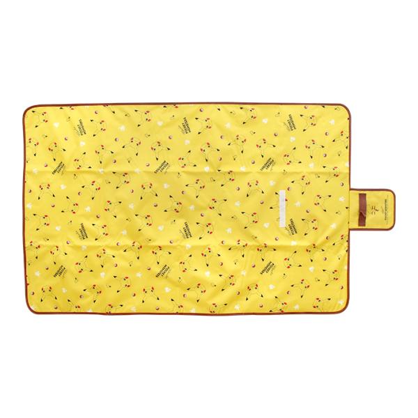 やわらかいウレタン素材で、長時間座っても疲れにくいレジャーシートです。2〜3人で座るのにちょうどいい大きめサイズなのでピクニックや運動会、お花見などのイベントで大活躍！裏側はアルミ蒸着仕様になっており、湿気や冷気を防ぎます！面ファスナーで折...