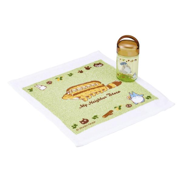 行楽や普段使いに便利なおしぼりとケースのセットです。フタがハンドル付きで握りやすく、小さなお子様でも使いやすい♪濡れたおしぼりを凍らせて、保冷剤代わりにしてお弁当に添えても◎【仕様】ケースサイズ：約W58×H125×D44mmおしぼりサイズ...