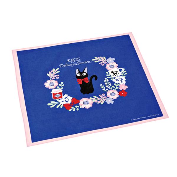 魔女の宅急便の大判ランチクロスが登場！お弁当箱を包んだり、ランチョンマットにもなる便利なランチクロスです◎薄手で乾きやすいのも嬉しい！【仕様】本体サイズ：約W520×H520mm材質：綿100％日本製ジジ　お弁当敷　風呂敷　ナフキン　ランチ...