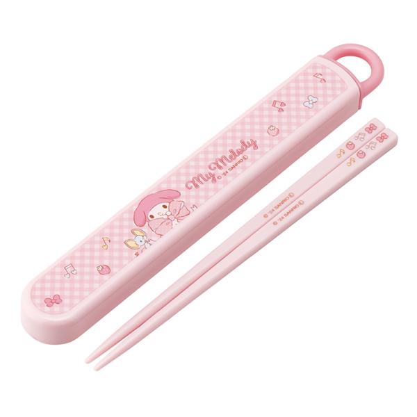 ケースは、指で引き出すスライド式で、衝撃に強く丈夫な構造。また、洗いやすく分解可能になっています。おハシには名前を入れられるスペース付き。ケース用の名前シールも付いてます。【仕様】ケースサイズ：約W27×H195×D15mm箸サイズ：16....