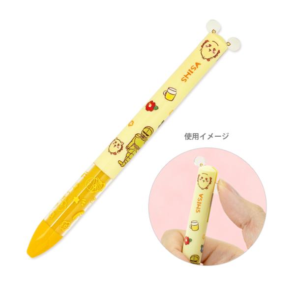 とっても可愛い、ちいかわの耳をノックすると一本で黒と赤のボールペンが！使い分けできてとっても便利♪【仕様】サイズ：約φ11×H135mmボール径：0.7mmインク：赤・黒材質：(軸)PC、(テーパー中軸)PS、(ノック部分)ABS日本製ステ...