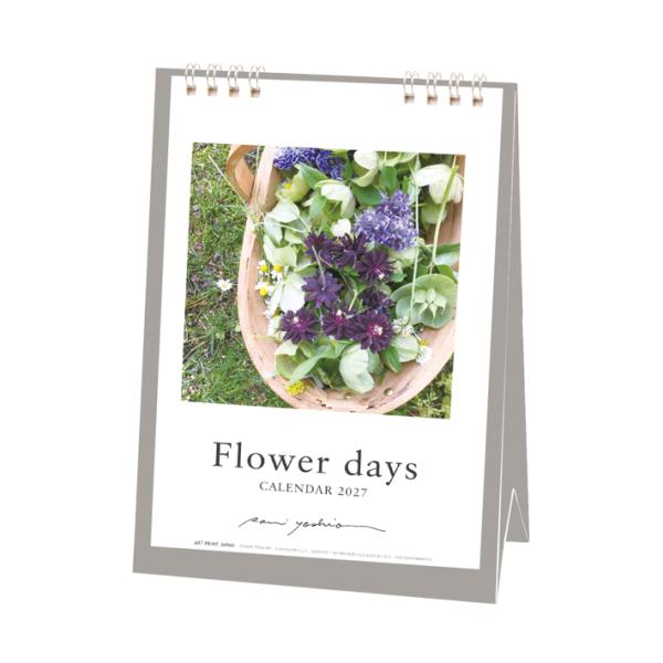 パリのフラワーショップをイメージした卓上カレンダーです。毎月、ナチュラルで洗練された草花のアレンジメントを楽しめる♪予定やメモが書き込めるブロックタイプ◎【仕様】本体サイズ：約H210×W150mm54枚綴り2027デスクカレンダー　202...