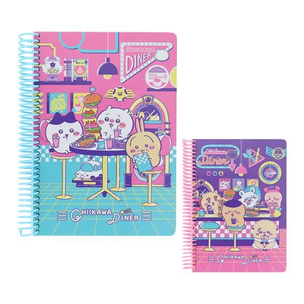 アメリカンダイナーで楽しく食事するちいかわ達が80年代ポップなカラーで描かれたステーショナリーが登場！プラリングがポップでかわいい小さめB6サイズのリングノート♪折り返して省スペースで使えるので勉強や仕事など様々場面で使いやすい◎【柄】・ラ...