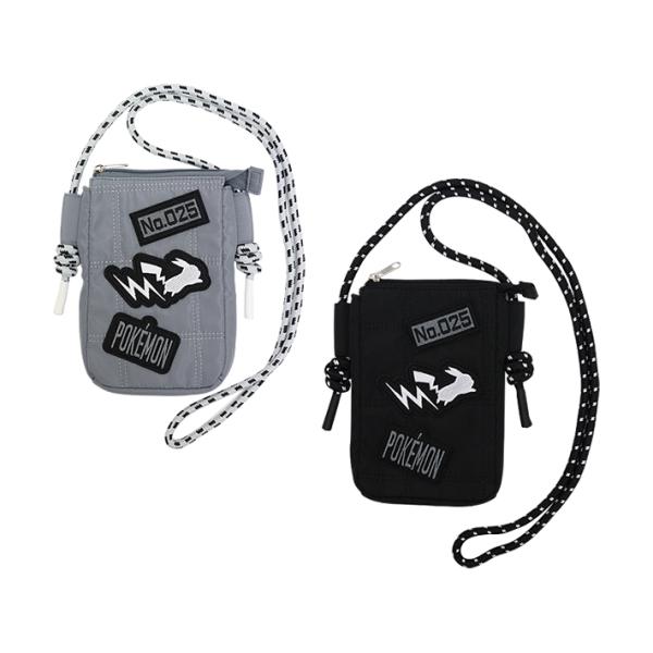 ポケットモンスター デザインのミニショルダーバッグです。シンプルな刺繍デザインがかっこいい！スマホや小物を入れるのにちょうどいいサイズ♪コンパクトでお出かけに便利◎【カラー】・グレー×シロ（4513266270279）・クロ×シロ（4513...