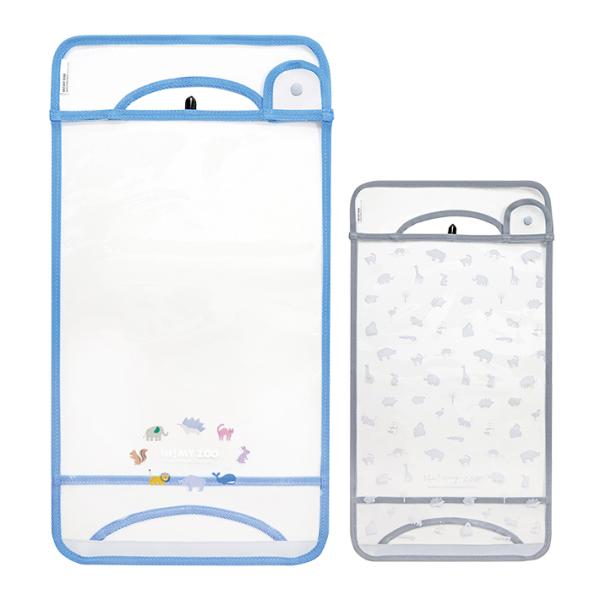 ランドセルを傷や汚れから守る透明タイプのランドセルカバー！A4フラットファイル対応の大きめランドセルに対応！ホック式で取り付け簡単♪雨の日や薄暗い時間帯の下校も安心な反射材付き◎カラーは2色からお選びいただけます。※こちらの商品はサイズを予...