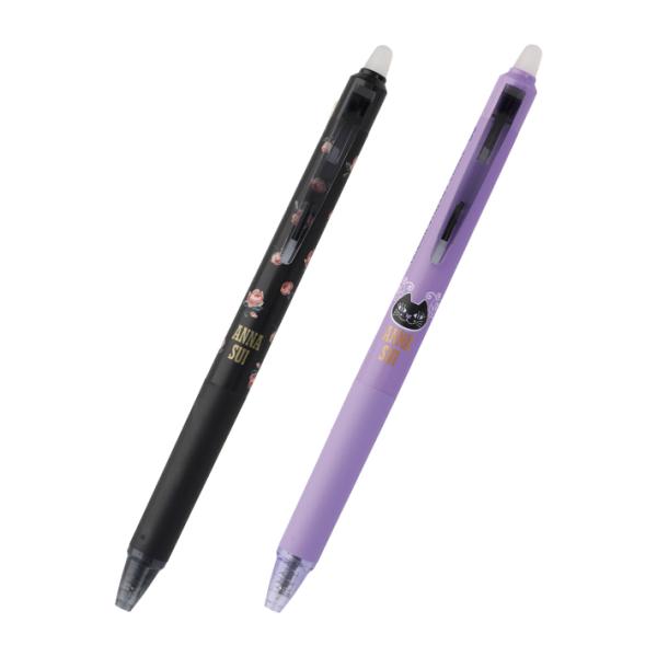 「フリクションシナジーノック」と「ANNA SUI」がコラボレーション。『The Secret Garden』をテーマに「ANNA SUI」の持つ幻想的な世界観を表現。ペン先の強度が高く、インキの供給がスムーズでなめらかな書き味が特長の消せ...