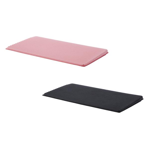 ※セイバンのランドセルにはあらかじめチルトプレート(底敷き)が1枚付属しております。緩やかな傾斜がついて教科書がいつも背中側に倒れて重心を安定させてくれるランドセル用底敷き！ランドセルが傾いたり逆さになったりしてもずれないよう、底は面ファス...