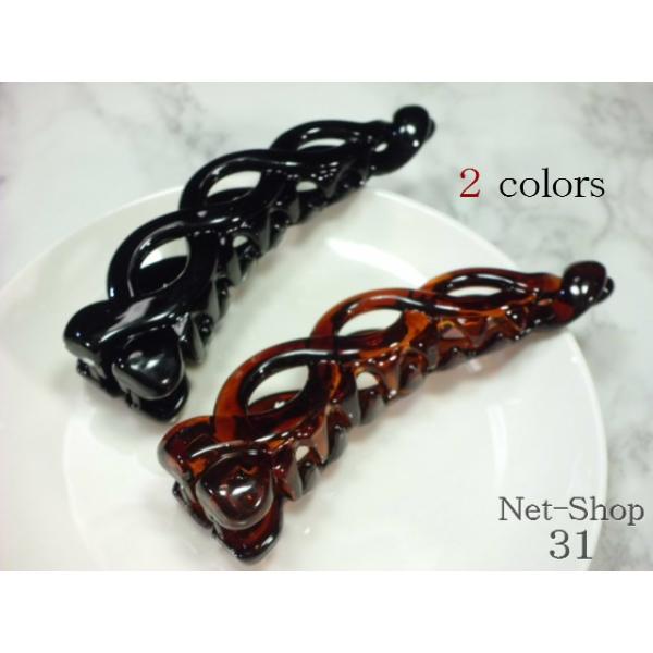 デイリーからオフィスまで様々なシーンで大活躍。シンプルな八の字のバナナクリップです。しっかり髪を束ねられます。プラスチック製。バネ開閉型。サイズ：縦約25ミリ・横約95ミリ