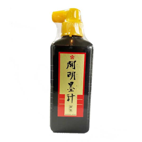 開明が誇る一般用墨汁の代表的な商品です。伸びがよく、適度な光沢のある墨色は、良質な固形墨を高濃度に磨りおろした液墨に匹敵します。画仙紙に対するにじみが良く、耐水性に優れ、あらゆる用途に幅広くご使用いただけます。以前、この商品は冬季にどろつく...