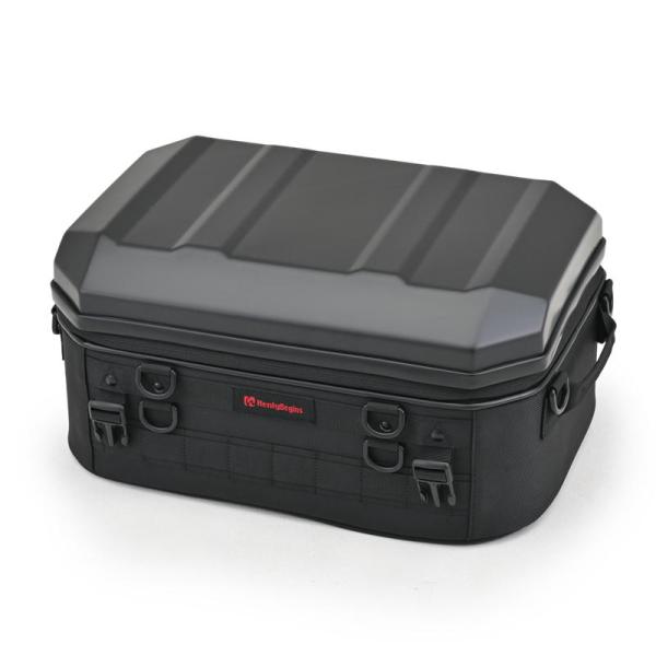 メーカー品番：48667JANコード：4909449644324・タイプ：ブラック・容量：25L・最大積載重量 ：7kg　・本体重量（付属品込）：2.1kg・サイズ：H210×W420×D300（mm）・素材：トップシェル - ポリカーボネ...