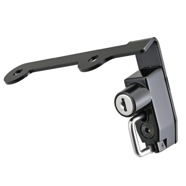 メーカー品番：62589JANコード：4909449665107スマートに取り付けが可能な車種専用設計。純正ライクな見た目で、車両の雰囲気を崩しません。ボルトオンで取り付け可能。・カギ2本付属※駐車中のヘルメットの盗難を抑止する商品です。ホ...