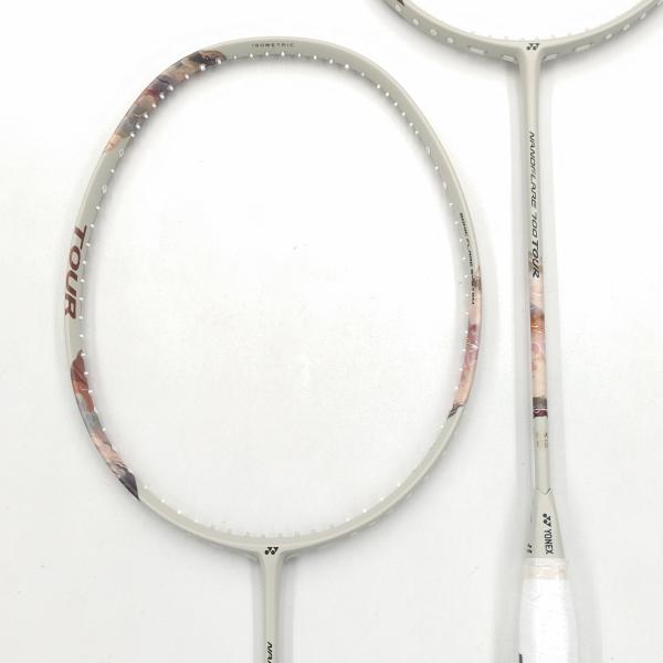 ナノフレア７００ツアー品番：2NF-700Tスピードと飛びを高め、試合をコントロールするクリアを追求。全てのプレーヤーがラリーの主導権を握れる操作性を実現した性能設計。【日本バドミントン協会審査合格品】【テクノロジー】ナノセルネオ,アイソメ...