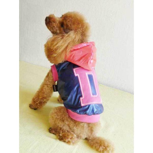 表地は光沢のある濃いブルーにDの文字裏地は起毛でぬくぬく在庫処分のため売り切れ次第終了となります。