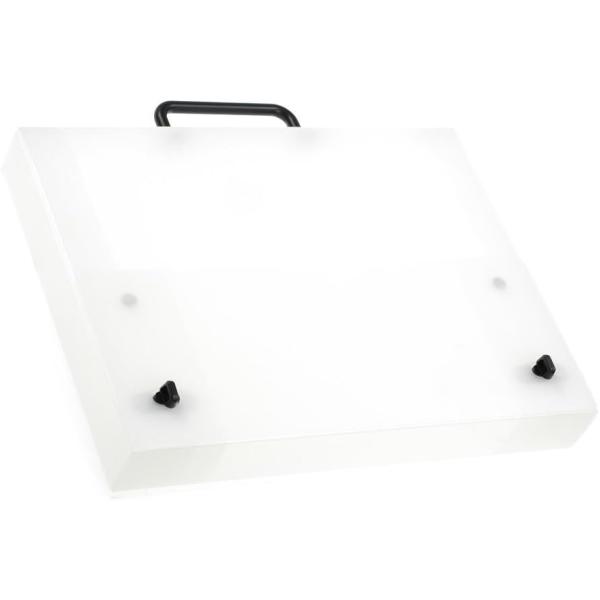 既存の概念にとらわれないプロダクトへの思いから生まれた、etranger di costarica(エトランジェ・ディ・コスタリカ)。ポリプロピレン製(0.8mm厚)のA4キャリングケース。重さ約220ｇと軽量で、ハンドル付なので持ち運びに...