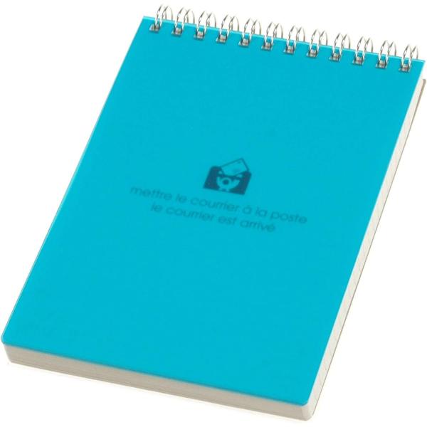 シンプルなA6サイズのダブルリングメモ。たっぷり書き込める6mm罫線の90シート。 表紙は半透明のPP製。本文の一枚目にはロゴの白い紙があり、透け感を楽しめます。カラーバリエーションが豊富で、内容別に変えたりと、便利な使い方もできます。 表...