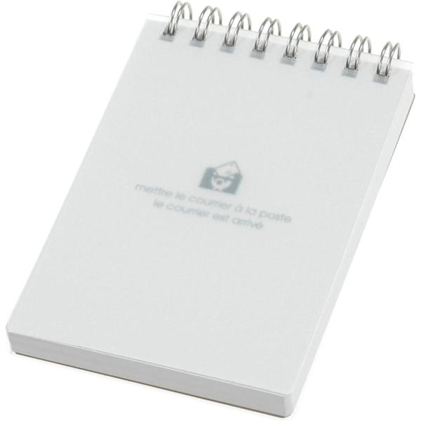 シンプルなA7サイズのダブルリングメモ。たっぷり書き込める無地の90シート。 表紙は半透明のPP製。本文の一枚目にはロゴの白い紙があり、透け感を楽しめます。カラーバリエーションが豊富で、内容別に変えたりと、便利な使い方もできます。 表紙裏表...