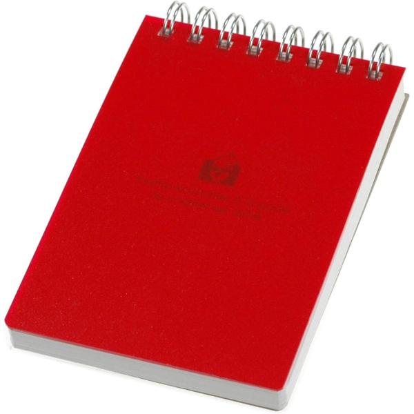 シンプルなA7サイズのダブルリングメモ。たっぷり書き込める無地の90シート。 表紙は半透明のPP製。本文の一枚目にはロゴの白い紙があり、透け感を楽しめます。カラーバリエーションが豊富で、内容別に変えたりと、便利な使い方もできます。 表紙裏表...