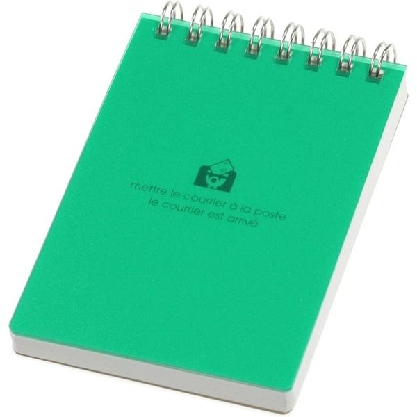 シンプルなA7サイズのダブルリングメモ。たっぷり書き込める無地の90シート。 表紙は半透明のPP製。本文の一枚目にはロゴの白い紙があり、透け感を楽しめます。カラーバリエーションが豊富で、内容別に変えたりと、便利な使い方もできます。 表紙裏表...