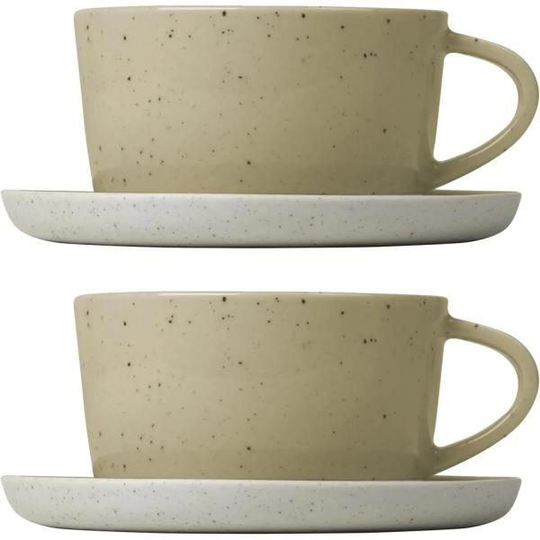 blomus SABLOのコーヒーカップ＆ソーサーは、自然素材を活かしたストーンウェア製。釉薬の滑らかさと素地のざらつきが絶妙なコントラストを生み、手にしたときの質感も魅力です。シンプルで温かみのあるデザインは北欧らしく、日常使いにも特別な...