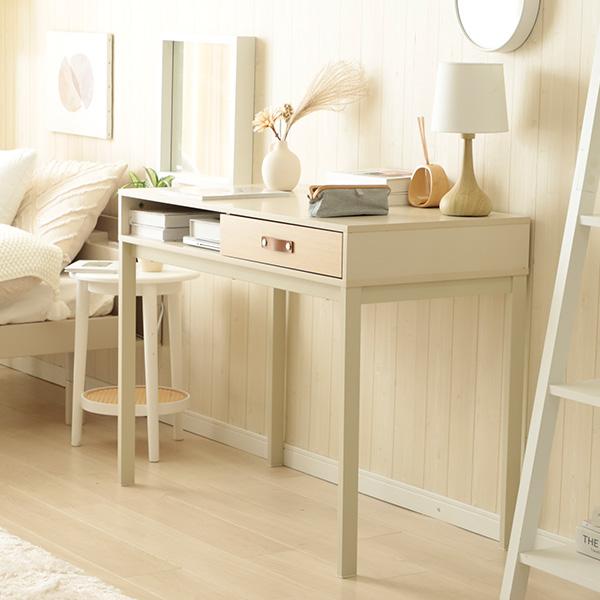 ■商品説明シンプルなデザインとちょうどいいサイズ感で、空間に調和しやすいホワイトカラーのデスクです。コンパクトながら引出しとオープンスペースを搭載しているためお部屋がすっきりまとまります。■サイズ幅100×奥行50×高さ76cm※製造時に生...