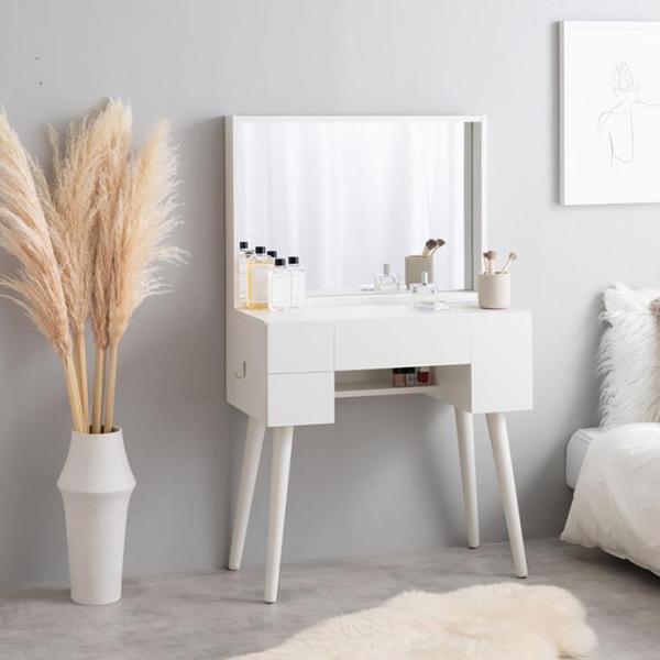 ■商品説明大きな鏡と広い作業スペースでのびのびメイクが叶うドレッサーデスク。■サイズ幅71cm×奥行38cm×高さ120cm■素材パーティクルボード(メラミン貼り)、鏡天然木■備考【梱包サイズ】77.5cm×58cm×19.5cm【梱包重量...