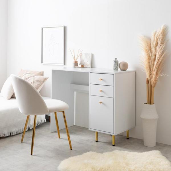 ■商品説明天板の大理石柄とゴールドのあしらいが特徴の引き出し付きデスク。■サイズ幅90cm×奥行45cm(取っ手を含む:47.5cm)×高さ75cm■素材パーティクルボード(メラミン貼り)アイアン(メッキ塗装)■備考【梱包サイズ】97cm×...