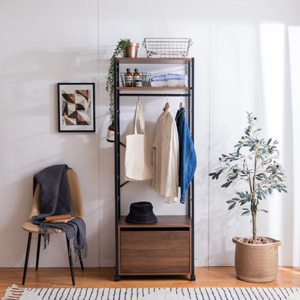 ■商品説明理想のスタイルを叶えつつ、たっぷり収納できる多機能な引き出し付きハンガーラック■サイズ幅60cm×奥行40cm×高さ(キャスター装着時):170.5cm (アジャスター装着時):167cm■素材【天板】パーティクルボード、メラミン...