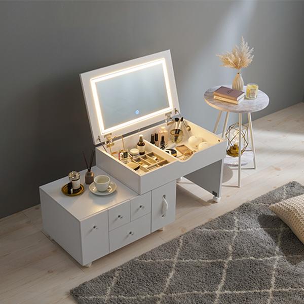【商品説明】LEDの女優ライト付きでメイク上手になれるコスメワゴン。大容量な収納に加え伸縮式なので、お部屋のレイアウトに合わせて幅が変えられます。【商品サイズ】(約)幅67〜122.5×奥行42.5×高さ46/85cm【材質】主材:メラミン...