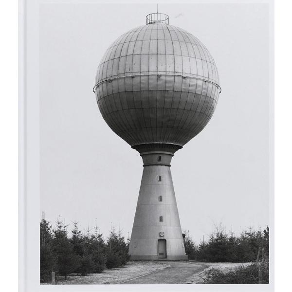 ベルント&amp;ヒラ・ベッヒャー（Bernd &amp; Hilla Becher）の作品集。2022年7月から11月までニューヨークの「メトロポリタン美術館（Metropolitan Museum of Art）」で開催された展覧会に伴...