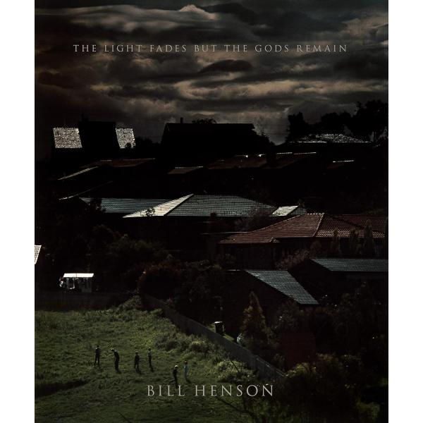 ビル・ヘンソン（Bill Henson）の作品集。出版者: Thames &amp; Hudson出版年: 2020製本: Hardcover  判型: 335×280 mm頁数: 168状態: 新品※こちらの商品は本店サイト併売商品につき...