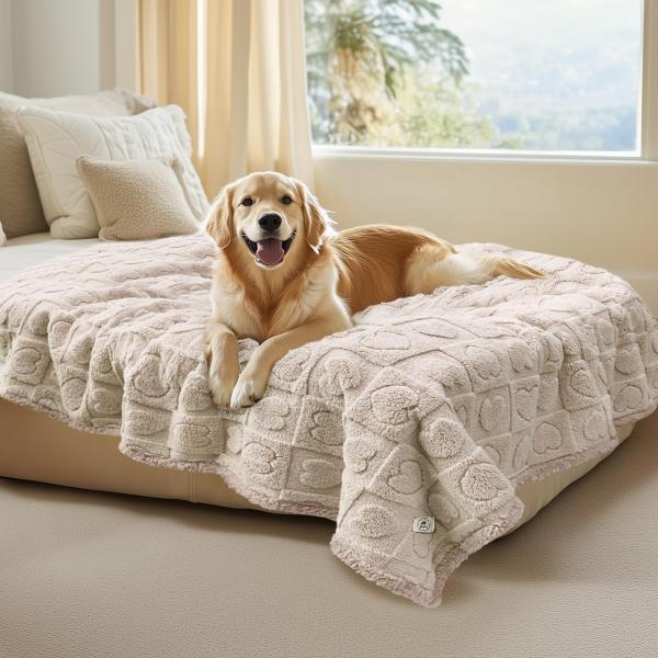 商品名: Luciphia 大型犬用防水ブランケット 洗えるペットベッドカバー ソフトでふわふわの子犬ブランケット プレミアムフリース付き 居心地の良い落ち着きのある猫用ブランケット ベージュ 85x57インチ Luciphia Water...