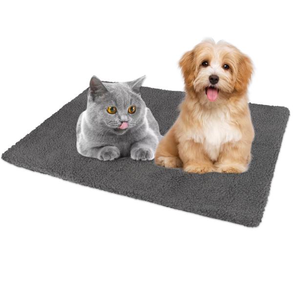 商品名:  Self Heating cat Bed, Fluffy Self Heating Pad for Dogs and Cats, Warming Thermal Cat Beds with Non-Slip Base and M...