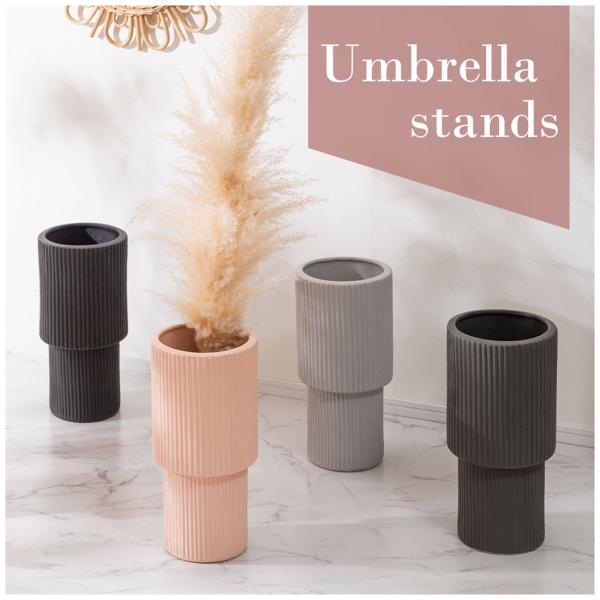 角の丸いフォルムとマットな質感が特徴的なアンブレララック。コーデュロイのような縦ラインのデザインが、空間に上品なアクセントを与えます。コンパクトでスリムなサイズ感のため、玄関でも場所を取らずすっきり設置可能。傘立てとしてはもちろん、フラワー...