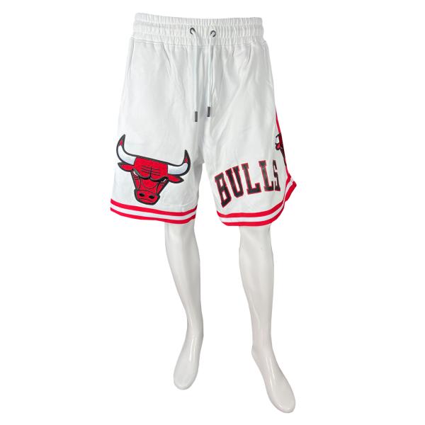 ●NBA FINALS SIX TIME CHAMPIONSの言葉と共にトロフィー刺繍パッチロゴつきショートパンツ。●後ろのポケットはジップ付き。●ウエストはゴム・ヒモで調節可。●S・ウエスト約７４ｃｍ股上約３３ｃｍ股下約2３ｃｍ● M・ウ...