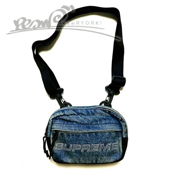 ＊ 13オンスコットンデニム素材を使用した、エンボスロゴ入りの防水コーデュラナイロンを使用した裏地が付いた、デニムミニショルダーバッグ！！＊ ジップ開閉のメインコンパートメントは内側にジップポケット付き。＊ フロントにはジップ付きポケットも...