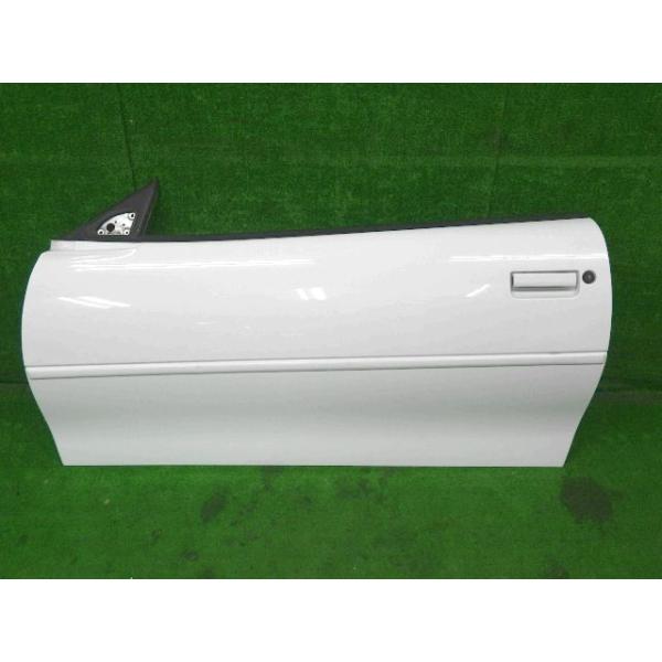 左ドア・内張り付です。【車種】シボレー カマロ Z28 型式:CF-CF45E 2000年(平成12年)4月式  AT 左ハンドル エンジン型式: 5E 走行距離95,183km カラーコード 9567 アークティックホワイト から外しまし...