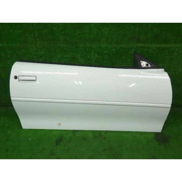 右ドア・内張り付です。【車種】シボレー カマロ Z28 型式:CF-CF45E 2000年(平成12年)4月式  AT 左ハンドル エンジン型式: 5E 走行距離95,183km カラーコード 9567 アークティックホワイト から外しまし...