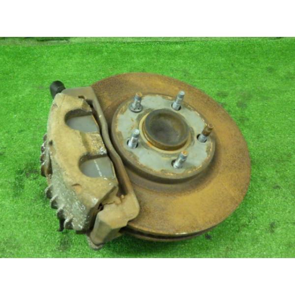 右フロントナックルハブ・キャリパー付です。【車種】シボレー カマロ Z28 型式:CF-CF45E 2000年(平成12年)4月式  AT 左ハンドル エンジン型式: 5E 走行距離95,183km カラーコード 9567 アークティックホ...